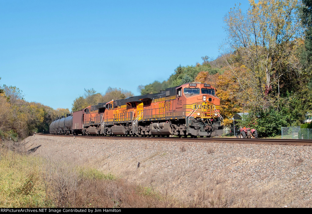 BNSF 4105 East on the Aurora Sub